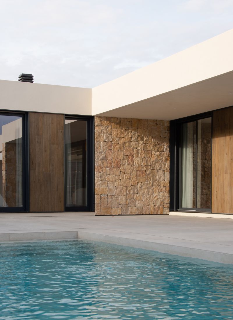 Modern prefabricated house in Spain - Natural stone on the façade